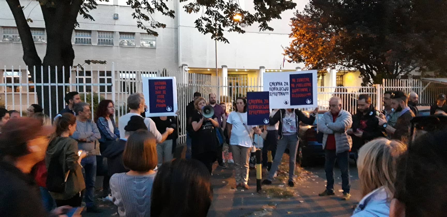 INICIJATIVE ŽENA SRBIJE I NE DAVIMO BEOGRAD POZIVAJU GRAĐANE DA SE I ... INICIJATIVE ŽENA SRBIJE I NE DAVIMO BEOGRAD POZIVAJU GRAĐANE DA SE I ...