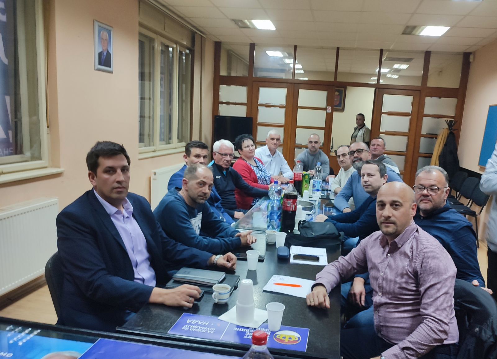 Grupa opozicionih stranaka u Kragujevac potpisuju sporazum - Glas Šumadije Grupa opozicionih stranaka u Kragujevac potpisuju sporazum - Glas Šumadije