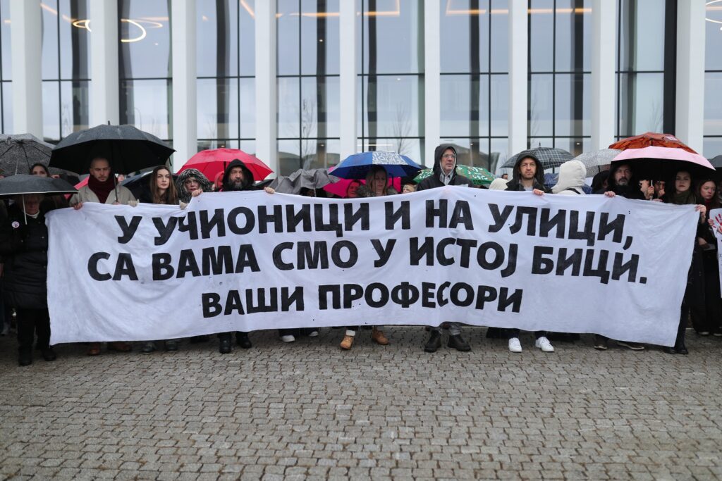 Ministarstvo prosvete naložilo direktorima da umanje, ili ne isplate zaradu prosvetnim radnicima ...